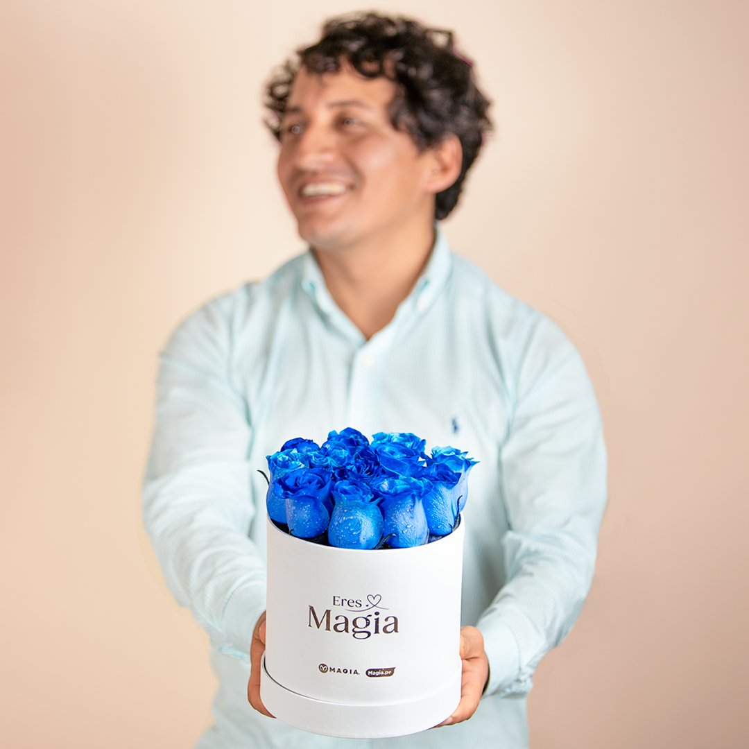 Envios a todo Lima y Callao | Box 12 rosas azul – Magia.pe®